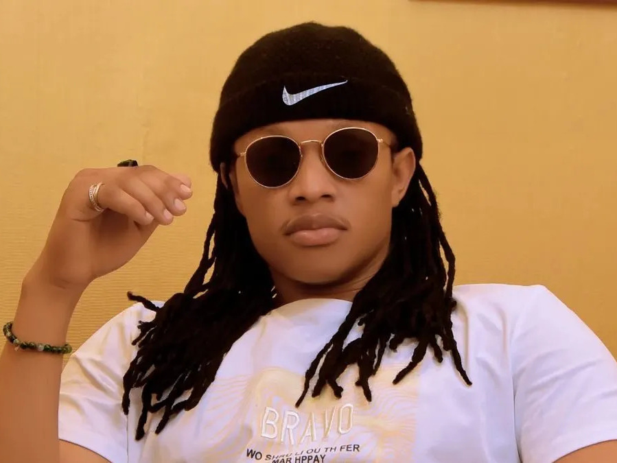 I am a baby sitter in France - Chris Banina - Howwe.ug