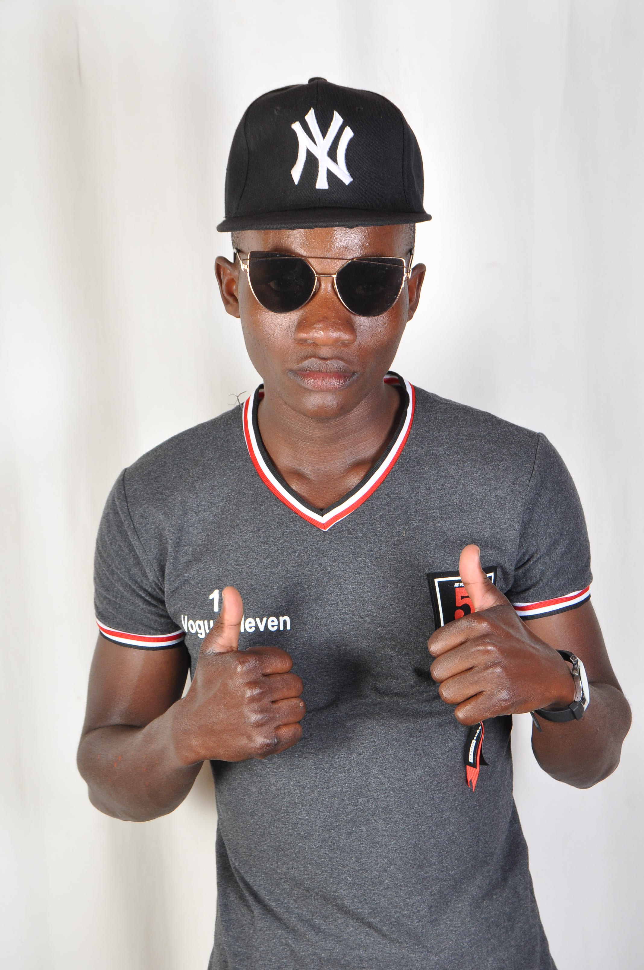 Simo Omutafuta Music, Songs, Videos, Mp3 Downloads and Biography - Howwe.ug